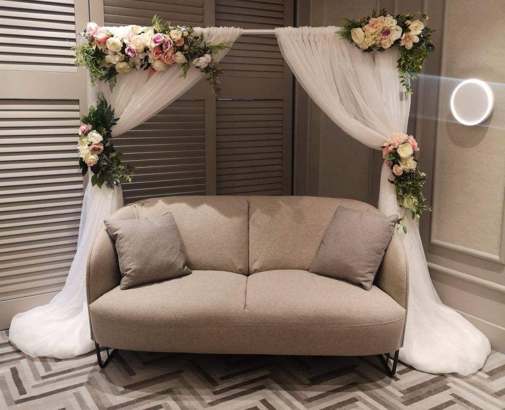 Stunning Decoration with Brampton Flower Arch Rental